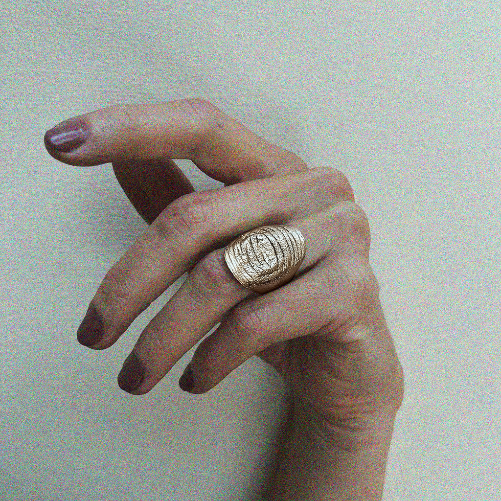 BRASS KNUCKLE – WATERSANDSTONE